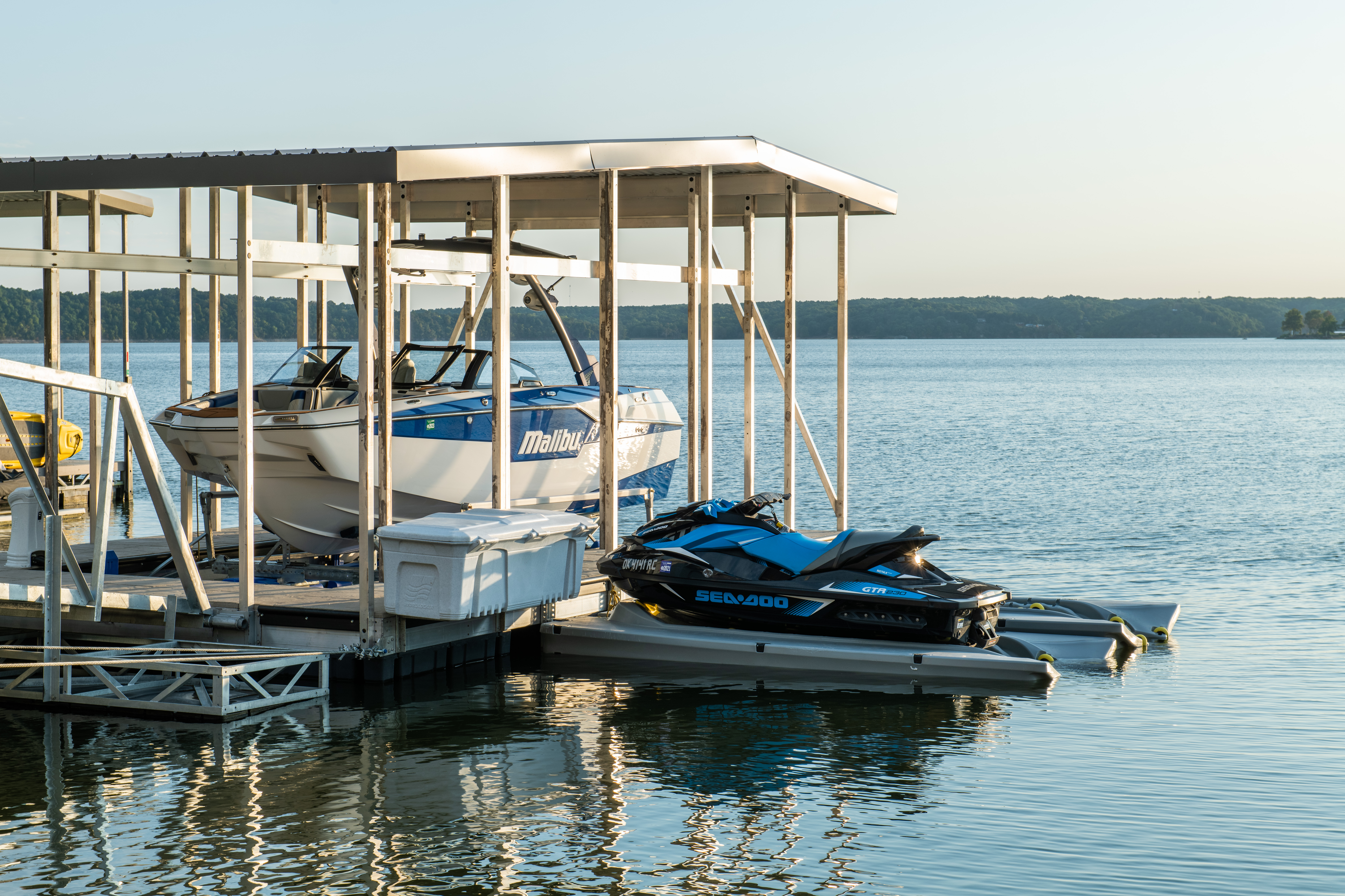 Boat Lift Designs: Difference Between Boat Lift Types | HydroHoist