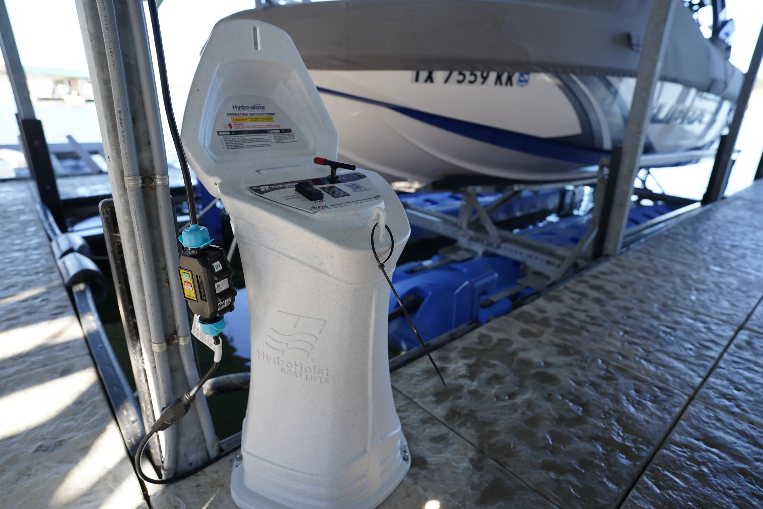 UltraLift® Shallow Water Boat Lift | HydroHoist® Low-Depth Protection